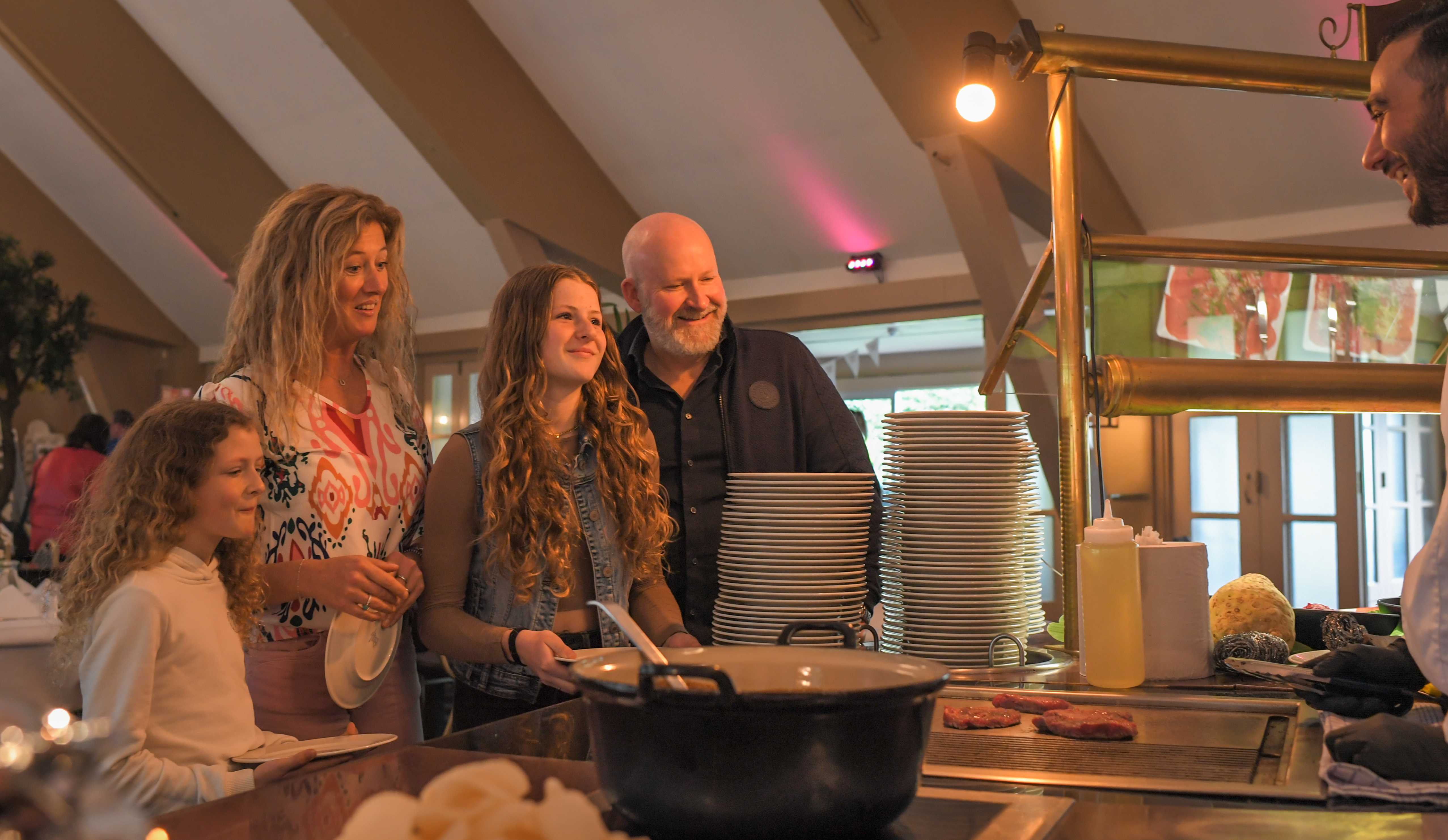 Hotel, restaurant, rondvaartboten, feestlocatie, trouwlocatie ...